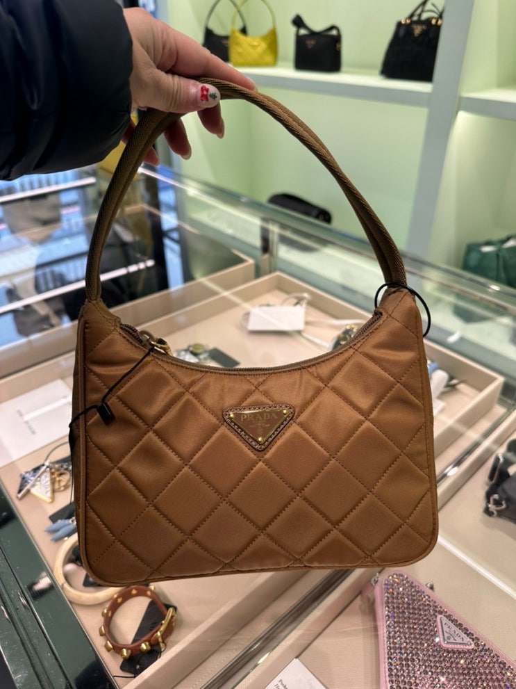 추가30퍼 🔥 Prada 1NE051 프라다 삼각로고 퀼팅 나일론 호보백 89만원 : 네이버 블로그