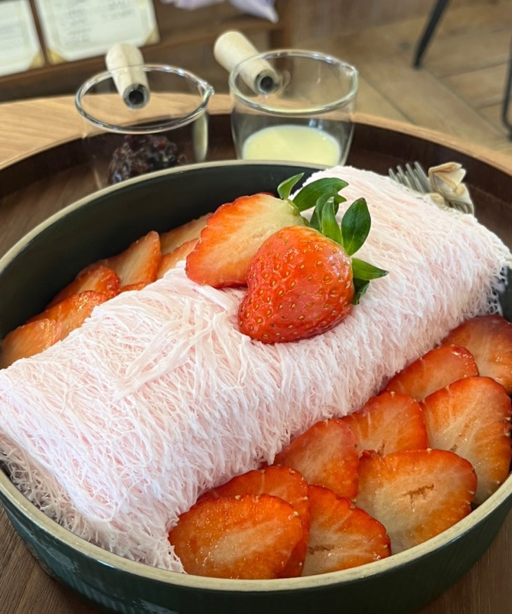 부산/광안리 카페.“연의양과.” 실타래 빙수 후기.(딸기빙수.) : 네이버 블로그