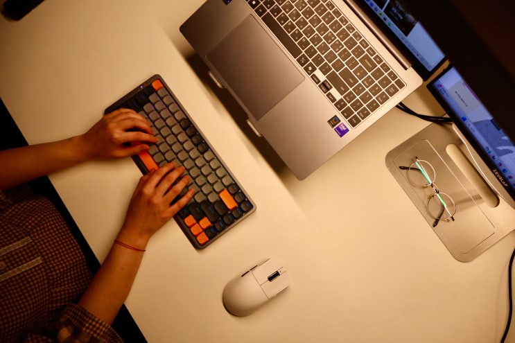 슬림하고 예쁜 휴대용 블루투스 기계식키보드, 앱코 AK84BT 추천 : 네이버 블로그