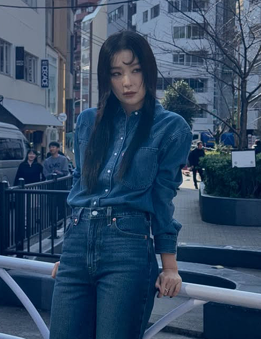 리바이스 청청패션 슬기 사복으로 보는 여성 데님셔츠 코디 네이버 블로그