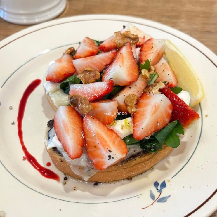 🍓서촌 딸기 올리브미엘 토스트, 오트밀크티 : 네이버 블로그