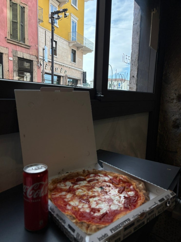 이탈리아 베로나 가성비 피자 추천! “Wallet pizza” 피자 한 판 6유로! 조각피자 아님, 위치, 메뉴 후기 ...