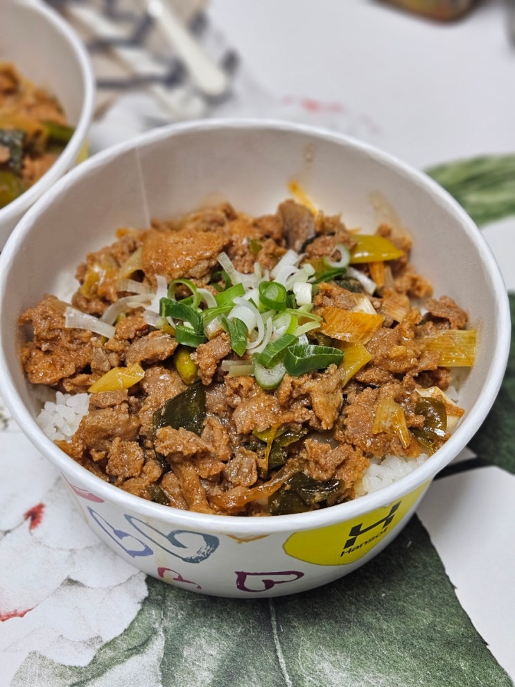 한솥 2월 신메뉴 빅제육많이덮밥 후기 혼밥 추천 / 칼로리 정보 : 네이버 블로그