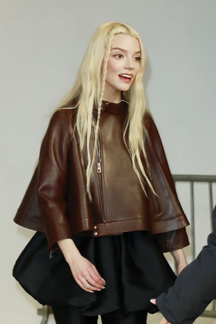 안야 테일러 조이(Anya Taylor Joy) - Spotted in NYC : 네이버 블로그