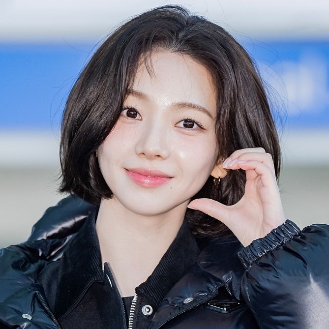 이렇게 예쁠 일이야..? 단발 변신한 카리나 공항패션 : 네이버 블로그