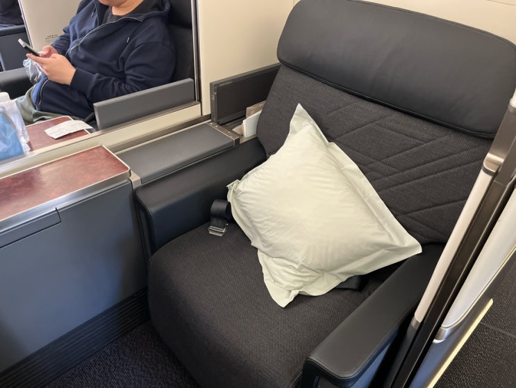 대한항공 퍼스트 일등석 인천-런던 KE907 B777-300ER 좌석 기내식 정리 : 네이버 블로그