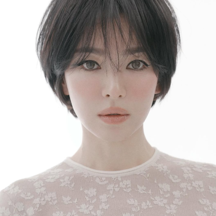 감탄 부르는 숏컷 송혜교 미모 펜디 맘마백 가방 패션 네이버 블로그