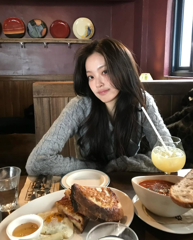 성수의 바이브를 보여준 최희진의 가방으로 20대 여자 대학생에게 인기인 중저가 백화점 브랜드 스탠드오일 피카백 네이버 블로그