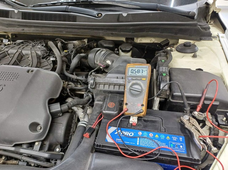 K7 자동차 배터리가 자주 방전됨 자동차 밧데리가 자주 방전되어 시동이 걸리지 않음 자동차 밧테리 방전 암전류 고장 수리자동차 밧데리 방전되는 원인 고장 수리배터리