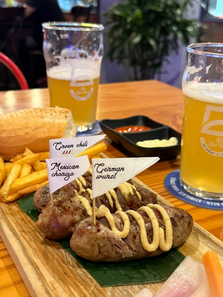 다낭 맥주 펍 술집 모음 / BREWHAHA - 5 Elements Brew Co. Taproom , Tiệm Bia Gà - Rooster Beers Taproom Da ...