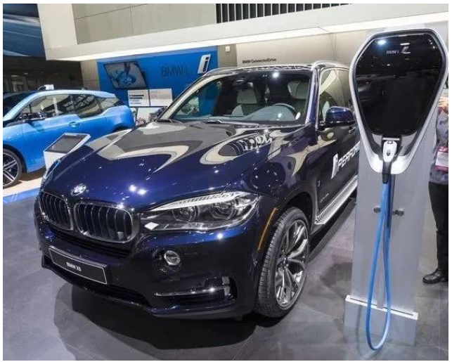 BMW의 대형 원통형 배터리(4695/46120)가 대량 생산에서 테슬라의 4680 배터리를 능가할 수 있는 방법(FT.BMW ...