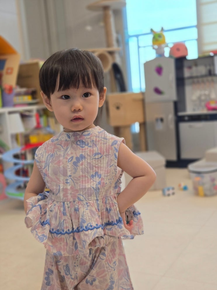아폴리나 25SS 20개월 위니 2-3y, 씨씨 3-5y, 아비게일 원피스 3-5y 착샷 : 네이버 블로그