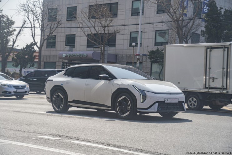 기아 EV4 GT-Line 포착…533km 주행거리·스포티한 디자인 : 네이버 블로그