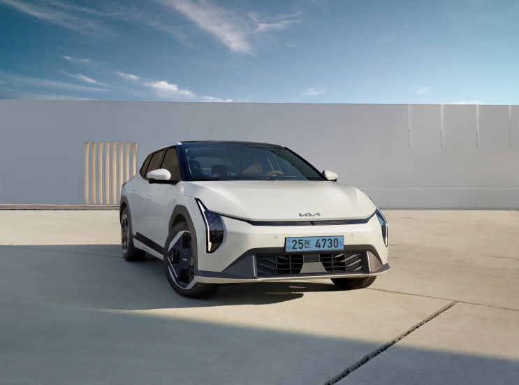 기아, '더 기아 EV4' 계약 개시 - 판매 가격 4,192만 원부터, 1회 완충 시 533km의 긴 주행 가능 거리 확보 : 네이버 블로그