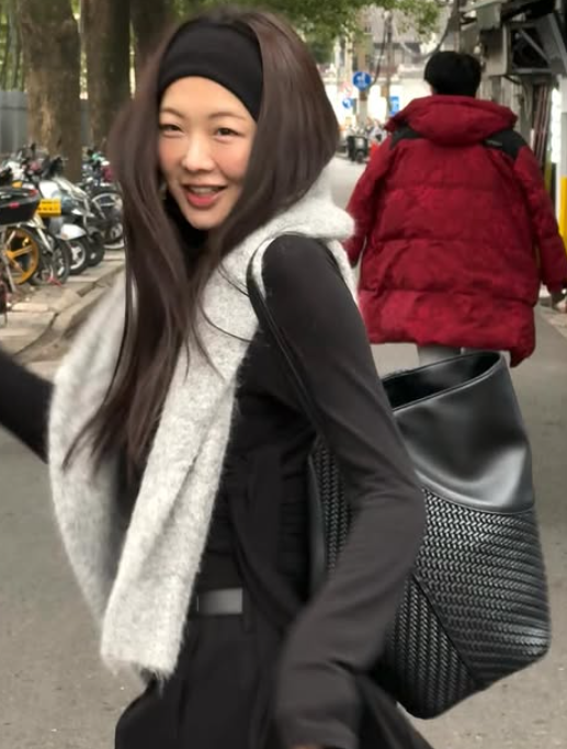 사복장인 여자 연예인들의 루에브르 숄더백 사랑 네이버 블로그