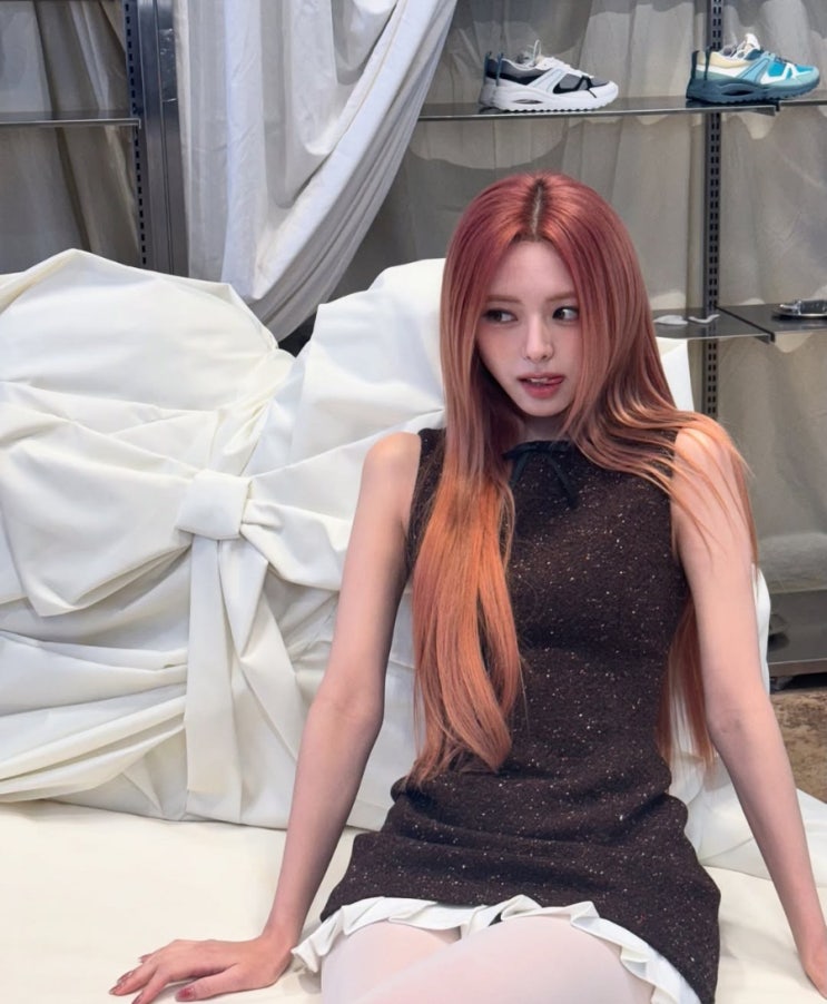 ITZY 유나 '자몽빛' 슈콤마보니 화보｜인스타그램 : 네이버 블로그