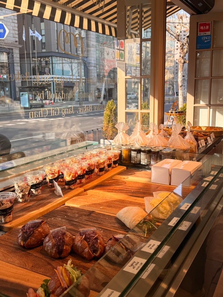 양재천 빠다롤 내돈내산 자주가는 빵집 소금빵 맛있어 : 네이버 블로그