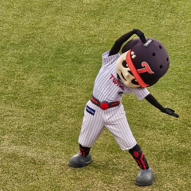 [KBO 프로야구 직관] 20250326 한화 VS LG 👑 직관 후기 | LG 임찬규씨 완봉승 축하드려요... : 네이버 블로그