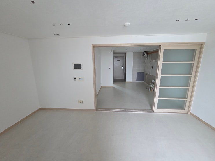 대구광역시 북구 노원한신더휴 18평 디아망 PR002-10 퓨어화이트, KCC장판 3.2T NR32-4901로 예쁘게 시공하였습니다. : 네이버 블로그