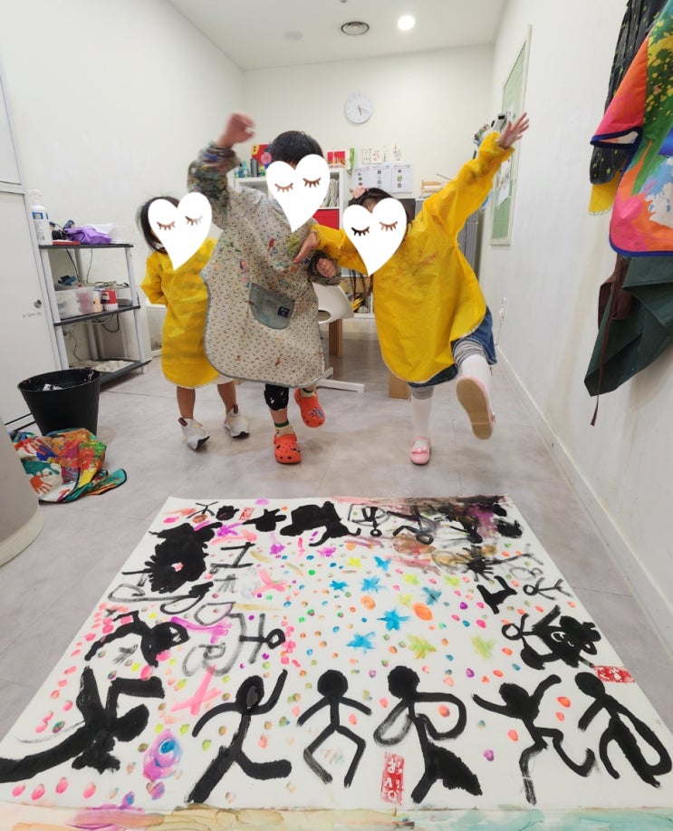 분당 정자동 와이즈아트 미술학원. 이응노 화백의 군상 작품을 감상해보고 먹을 이용해 친구들과 커다란 화선지 위에 표현해봐요![플레이스텝(5세)반] : 네이버 블로그