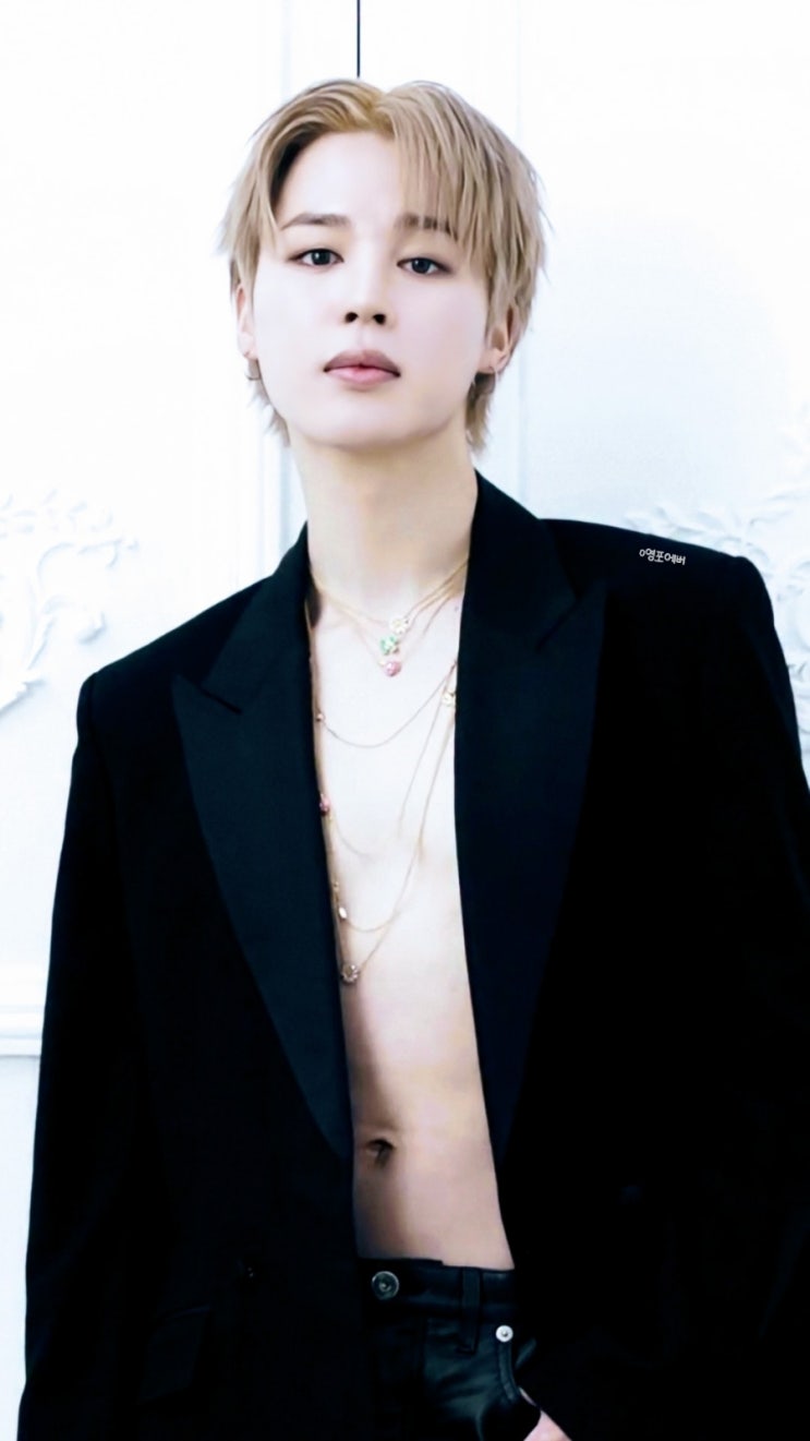 금발 머리 방탄소년단 지민의 귀환 !! GQ - "Herald the return of BTS' blonde and ...
