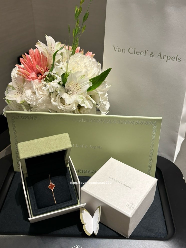 [Van Cleef & Arpels]반클리프앤아펠 스위트 알함브라 팔찌 커넬리언 매장구매 후기 : 네이버 블로그