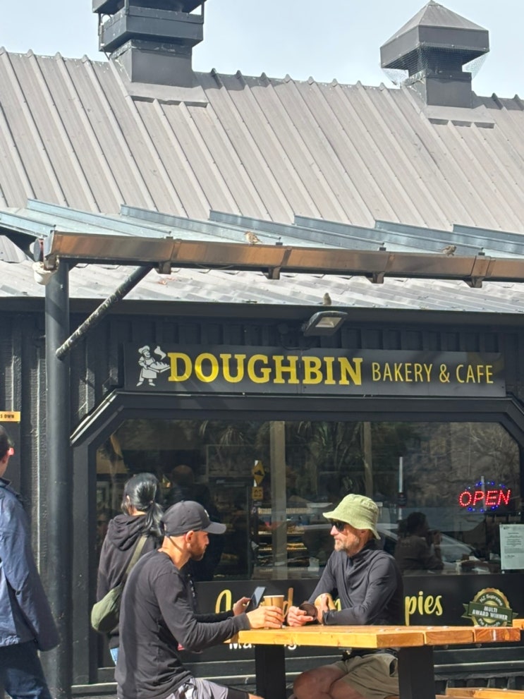 DAY 8 : 와나카에서 doughbin bakery , 와이너리 rippon 방문기, water bar 에서 오징어 튀김 포장 ...