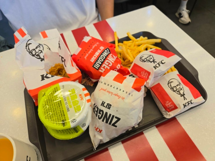 KFC 메뉴 추천 징거슈퍼박스 징거버거 치킨 햄버거 부위 칼로리 : 네이버 블로그