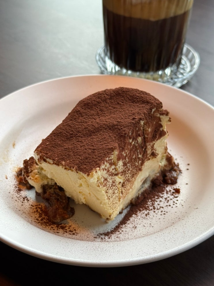 서귀포 이중섭거리 카페 진짜 맛있는 티라미수가 있는 효그 HYOG : 네이버 블로그