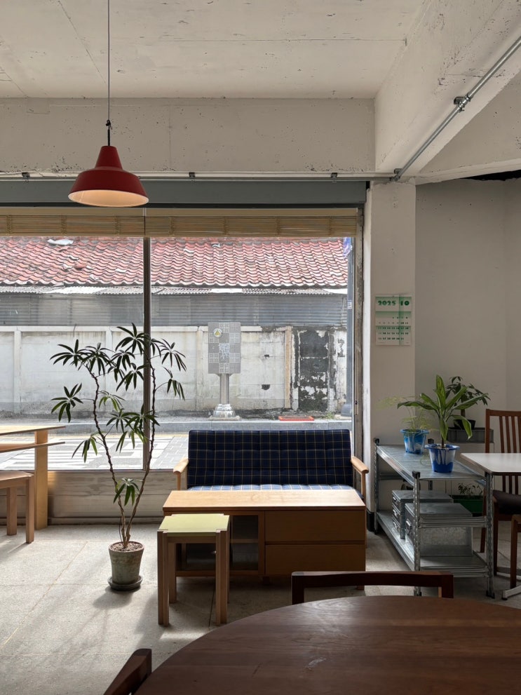 청주 성안길 감성 카페 커피하우스큐 재방문기 : 네이버 블로그