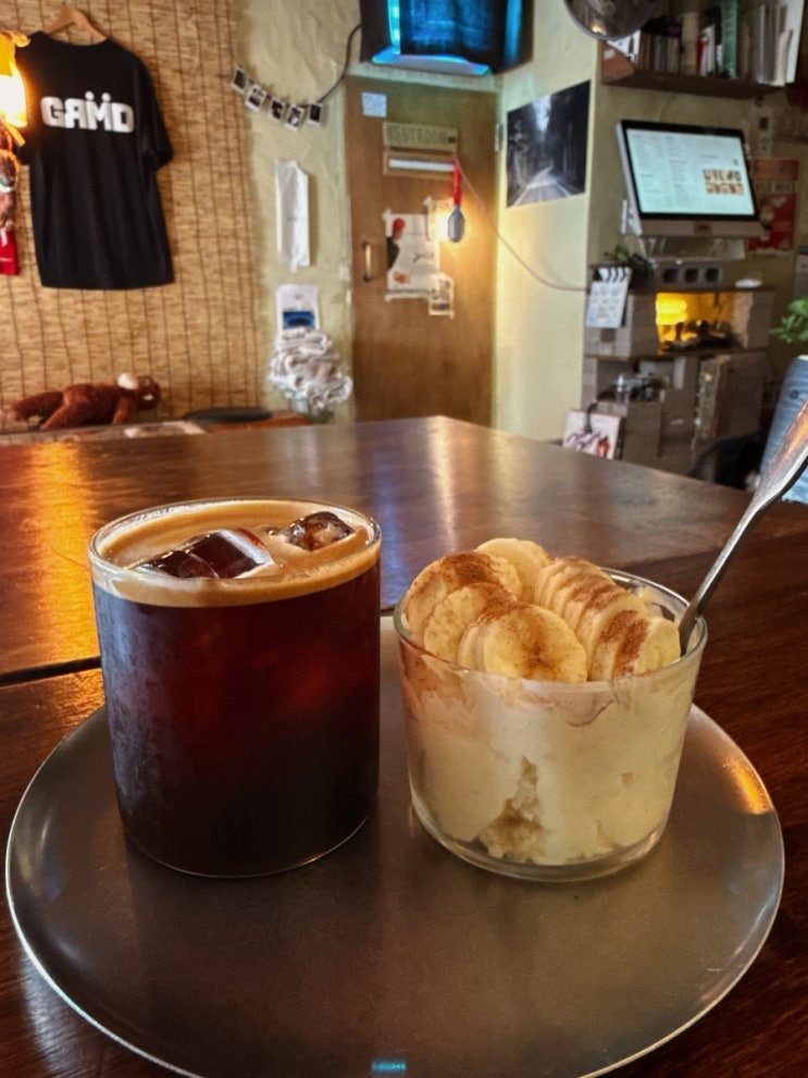 [서울/용산구] 남영동 아늑하고 귀요미 강아지가 있는 카페 ‘그라메도 숙대’ : 네이버 블로그