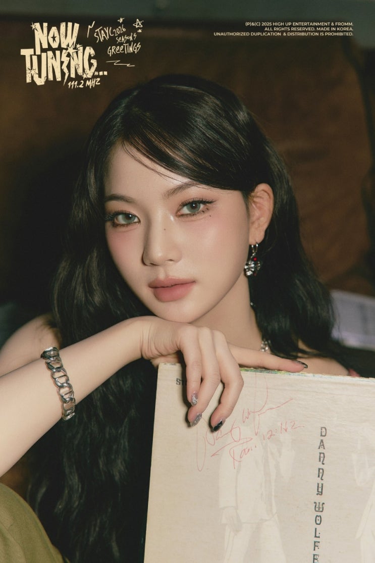 STAYC(스테이씨) 2026 시즌 그리팅 : 네이버 블로그