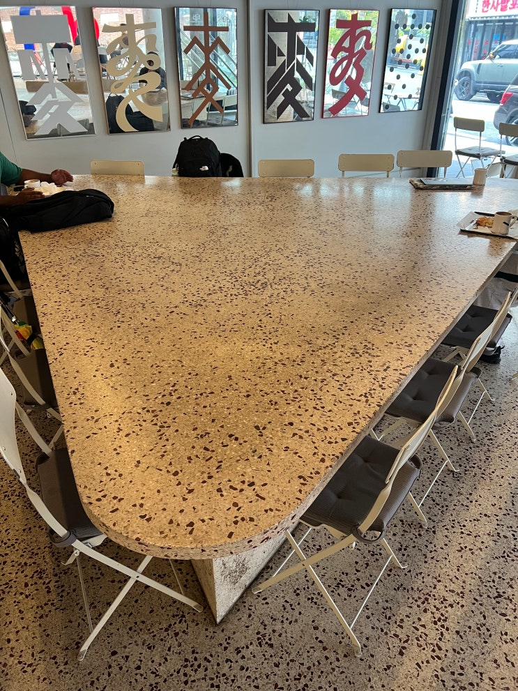 [한국/서울] 제목을 뭐로 할지 못 정했다. (Feat. 플라워아티장베이커리 가로수, 야코리아 호스텔 동대문) : 네이버 블로그