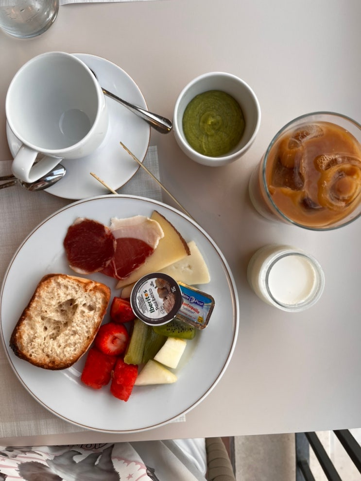 스페인_파라도르 데 말라가 히브랄파로 조식 수영장 레스토랑, 베네수엘라 맛집, 크로와상 실패 : 네이버 블로그