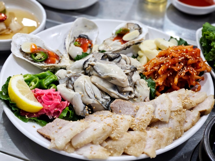 [대전] 굴보쌈의 계절이 돌아왔다...! 웨이팅 필수 맛집, 월평동 통영굴나라 : 네이버 블로그