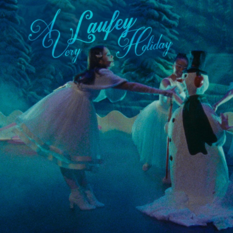 크리스마스 캐럴 196. Laufey - Santa Claus is comin' to town, Christmas magic ...