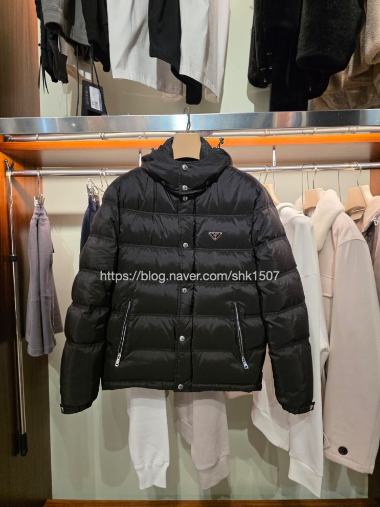 [진행중] 프라다 아울렛 남성 SGH070 삼각로고 윈터패딩 블랙 : 네이버 블로그