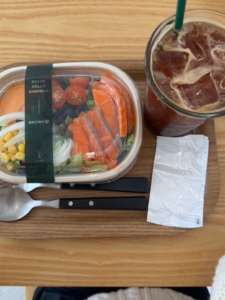 [전주] 베이글 맛집이지만 샐러드도 맛있는 브라운오델리 ⋆｡˚ 연어샐러드 : 네이버 블로그