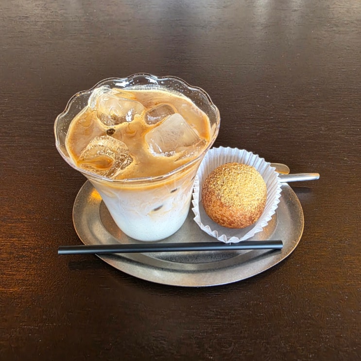 Cafe*우녹 카페(Unok) / 후암동 카페, 숙대입구 카페, 아날로그한 한옥 감성 카페, 카푸치노, 우녹라떼, 찹쌀도너츠 ...