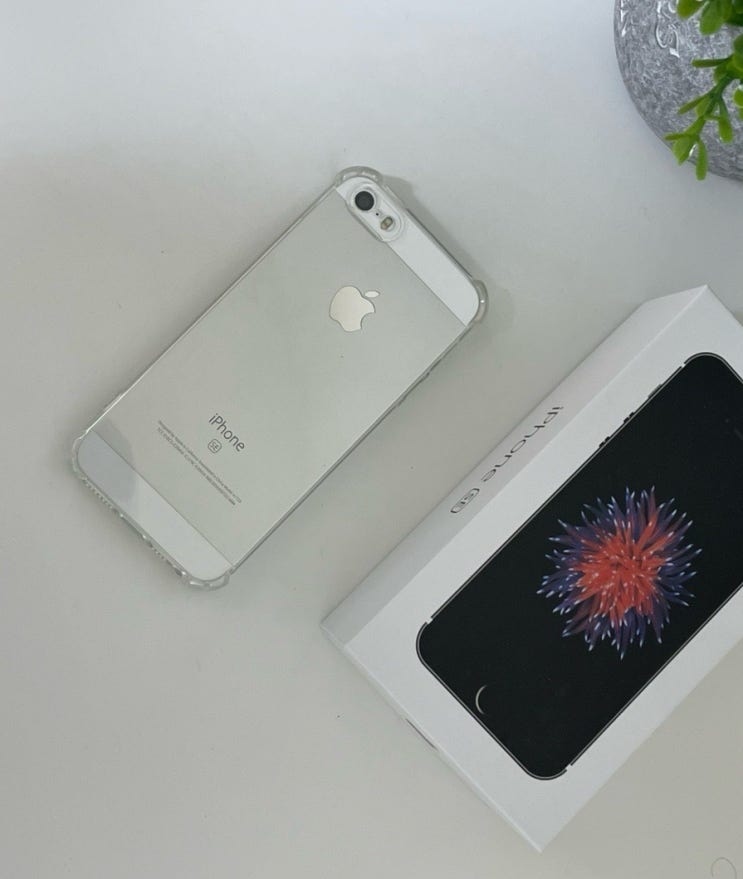 [올드아이폰] 아이폰 SE1 실버 64G 빈티지 감성 카메라용 언박싱 (iPhone SE1 silver Unboxing ...