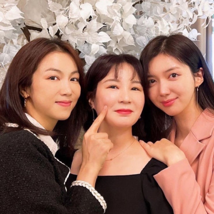 두 여동생이 먼저 결혼해서 우울했는데 6개월만에 신랑감 찾아 결혼에 골인한 톱여배우 본식 드레스 사진 : 네이버 블로그