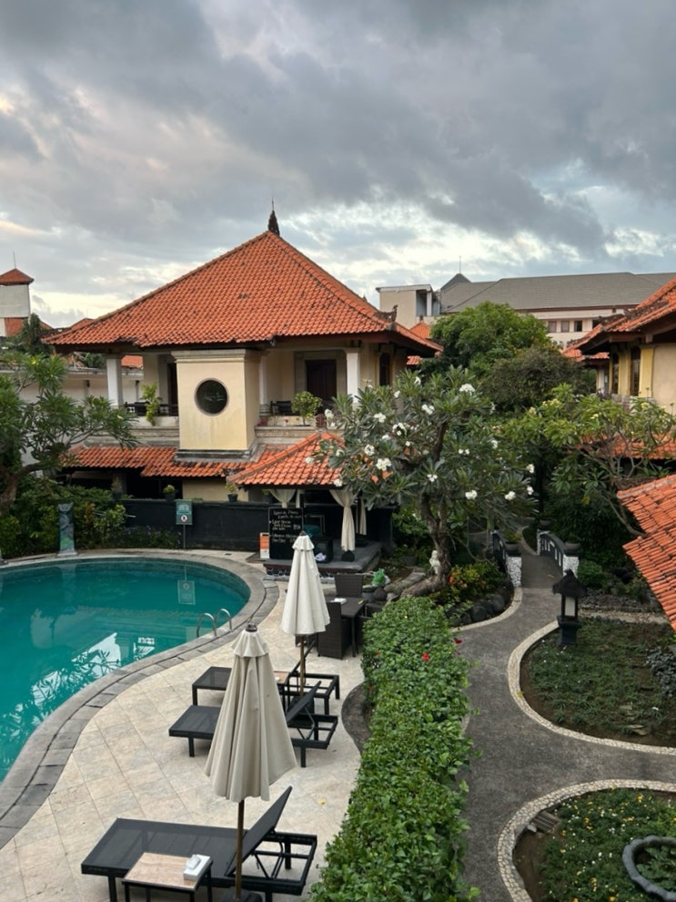 덴파사르 공항 블루버드 주의할 점 및 발리 쿠타 현지 분위기 숙소 ‘로얄툰중발리’호텔 후기 (주변 맛집&조식) : 네이버 블로그