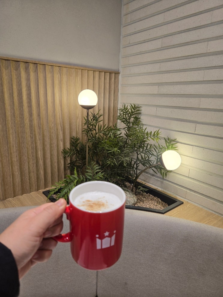 할리스 부천역점 춘식이 땅콩 크림라떼 후기 (skt 고객감사제 할인) : 네이버 블로그