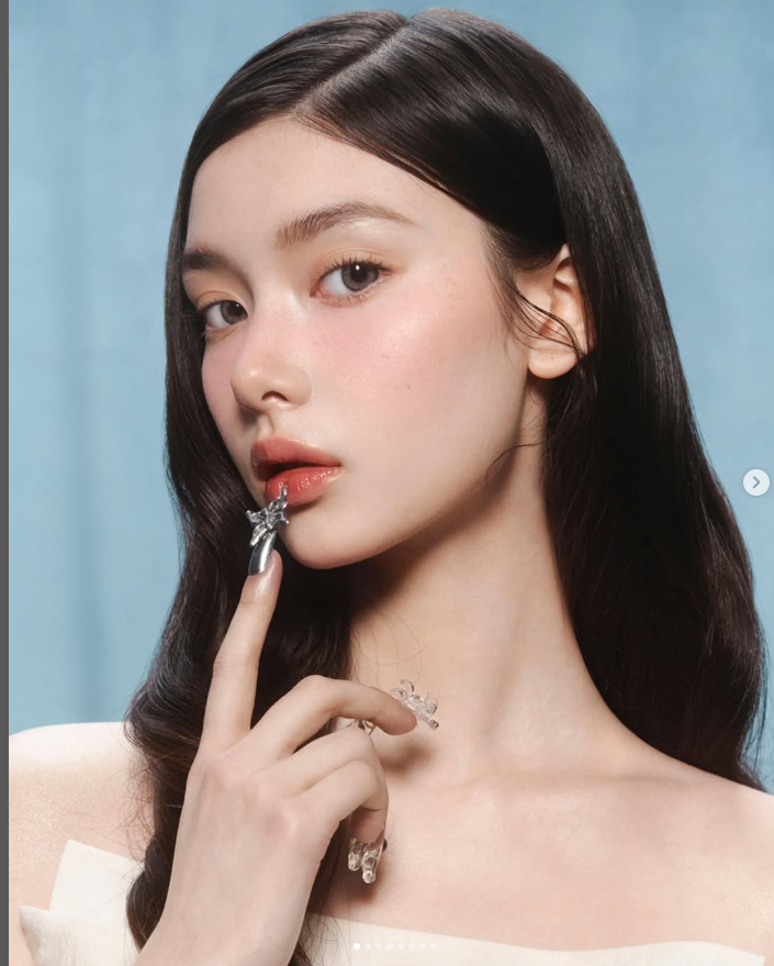 에밀리 포터, SKT 아이폰 17 프로 광고모델, Emilie C Portet, 윤세린 Serin Yoon : 네이버 블로그