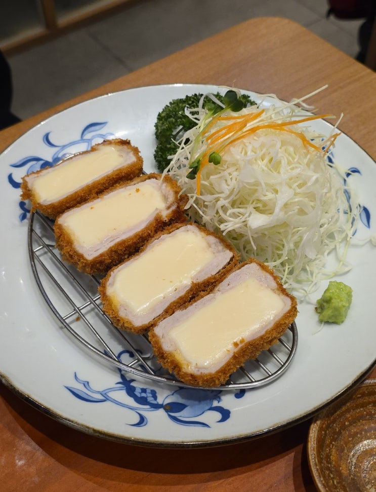 수원 크리스마스 마켓 타임빌라스 맛집 돈까스 : 네이버 블로그