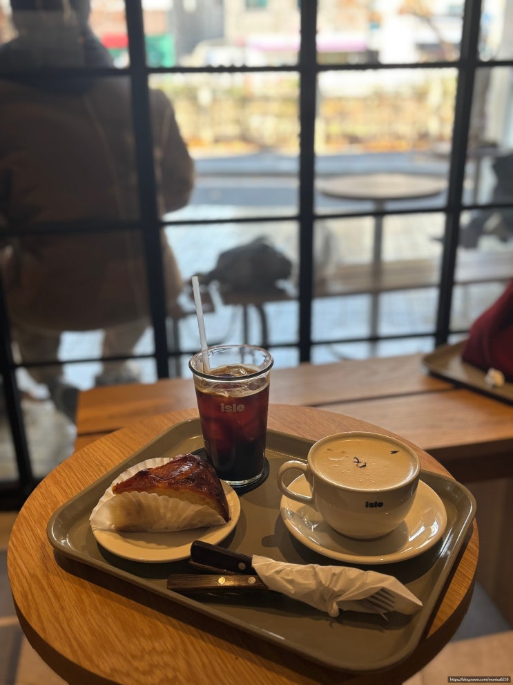 한성대 카페 디저트 맛집 반려동물 동반 카페 아일 : 네이버 블로그