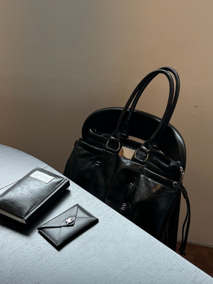 쿨사이드옵더필로우 PIERCED BOXER BAG Black 내돈내산 후기 여성데일리백으로 추천! : 네이버 블로그