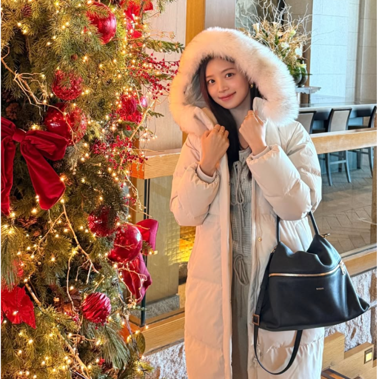 하트시그널 김지영, 디스커버리 켈리 구스다운으로 완성한 고급스러운 화이트 룩 : 네이버 블로그