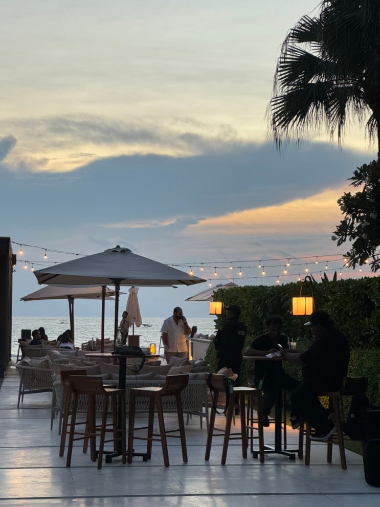 발리 조용한 비치바 alila 스미냑 / kukuo 마사지 / 디스커버리몰 : 네이버 블로그