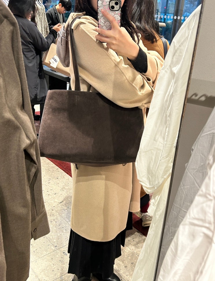 COS 코스 세일 가방 추천 - 갤러리 토트백 스웨이드 : 네이버 블로그